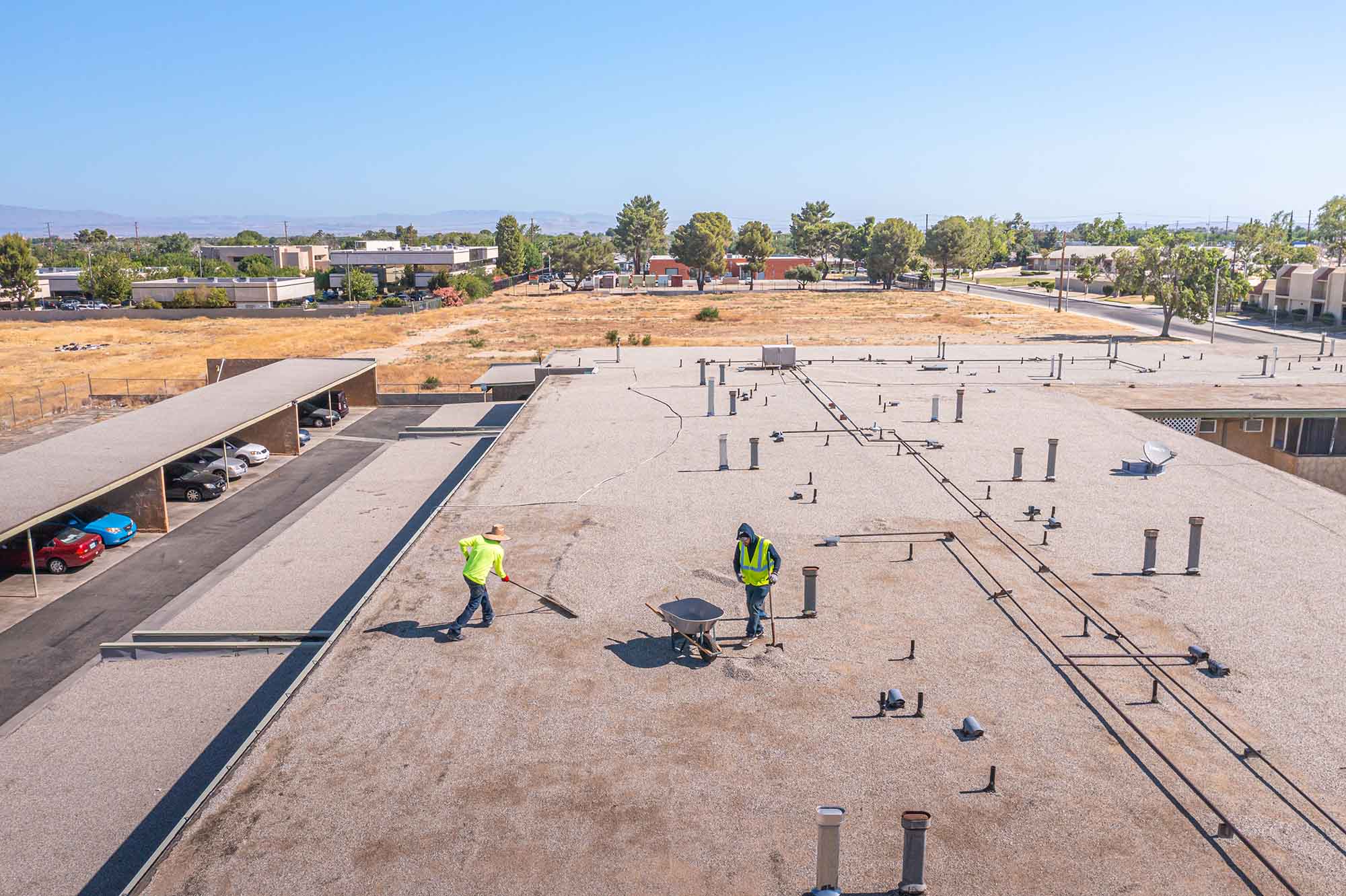 44221 Kingtree – Acrylic Coating on a Flat Gravel Roof | AVANT ROOFING